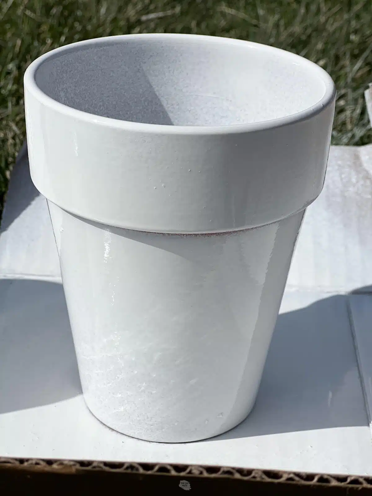 DIY Ombré Dipped Painted Flower Pot Design - The DIY Nuts